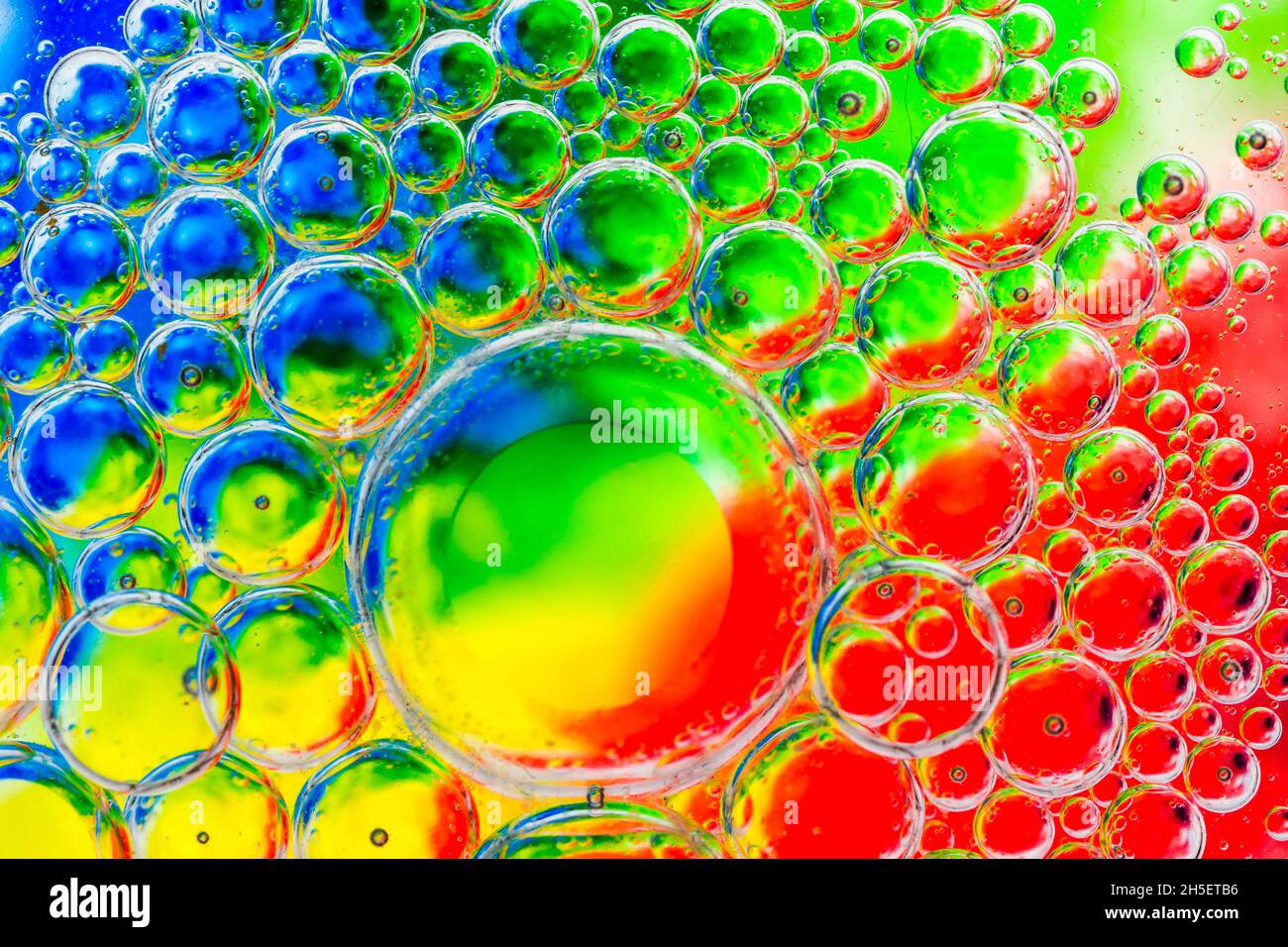 Oil bubbles in water Stock Photo - Alamy