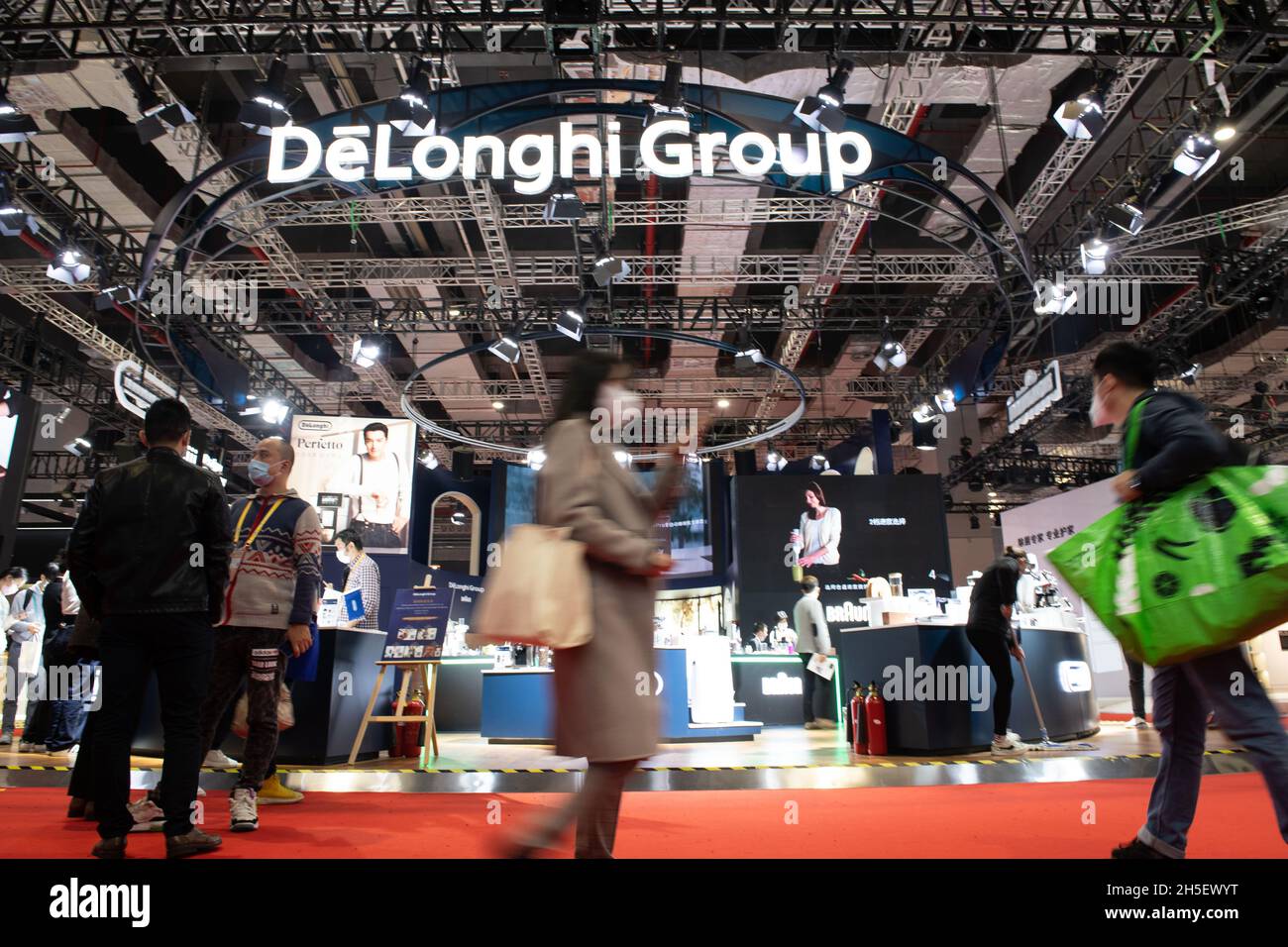 Delonghi hi-res stock photography and images - Alamy