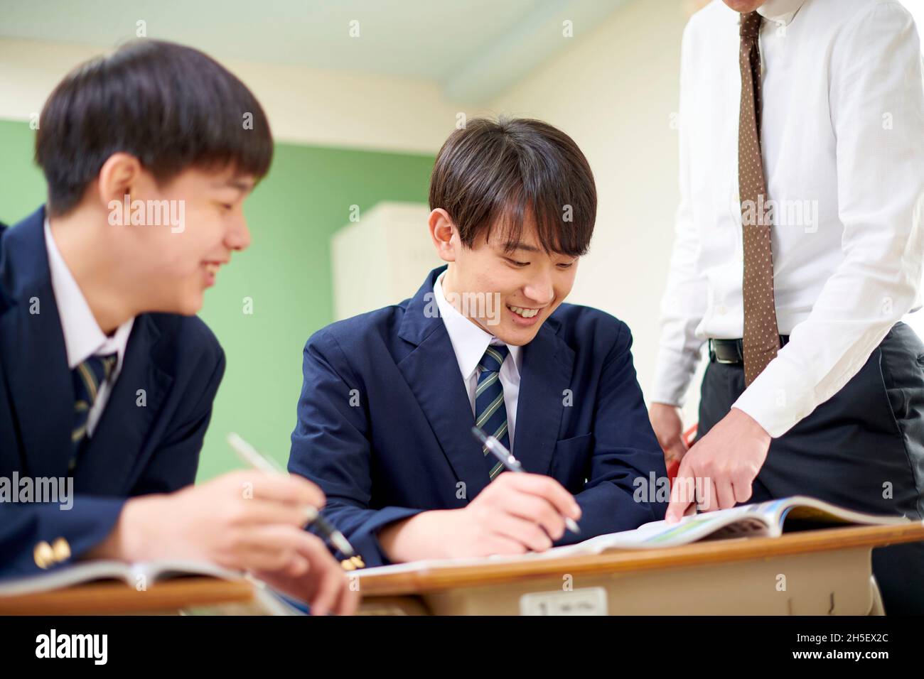 Japanese school students in the classroom Stock Photo - Alamy