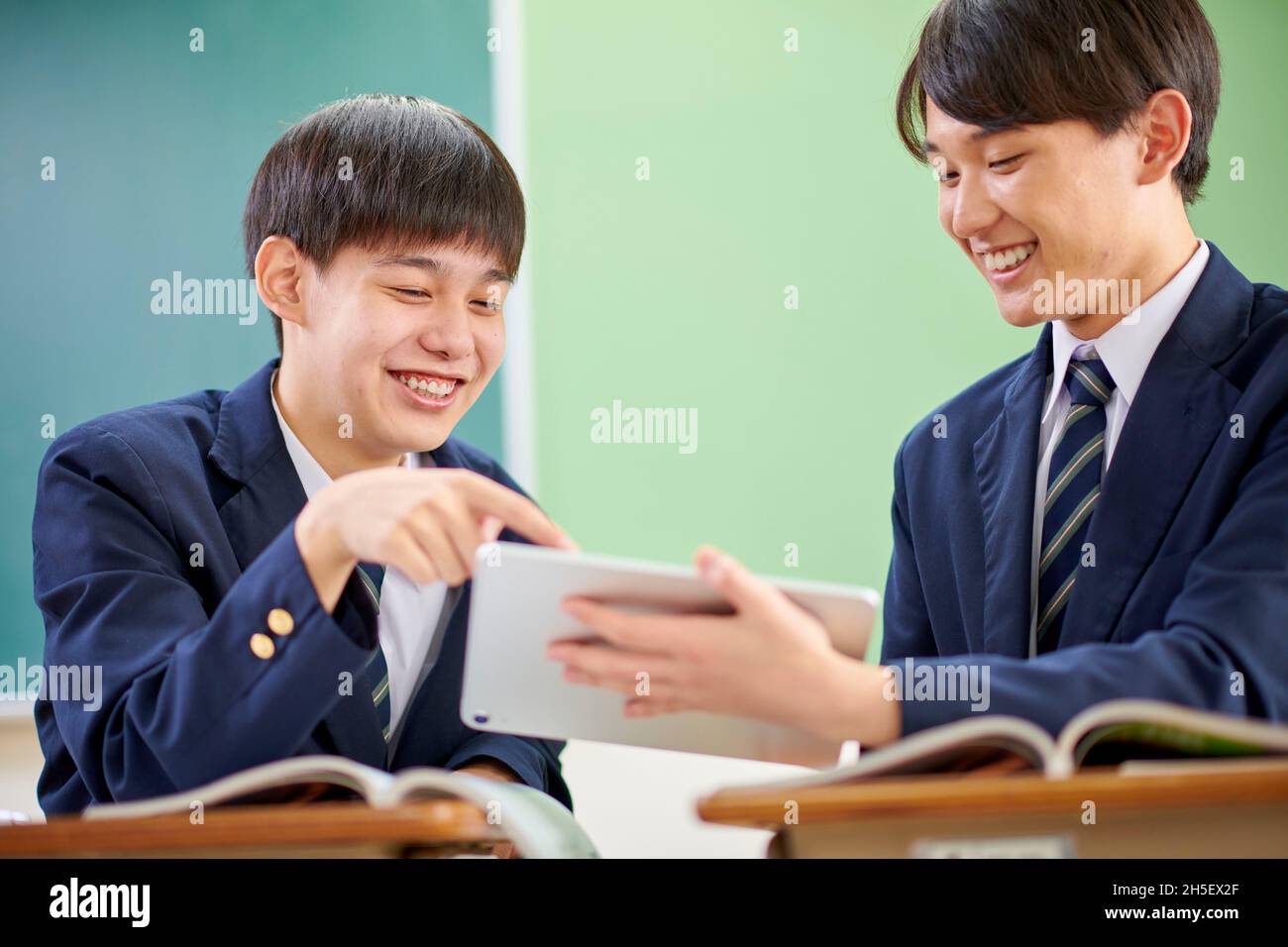 Japanese school students in the classroom Stock Photo - Alamy