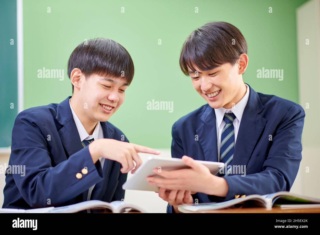 Japanese school students in the classroom Stock Photo - Alamy