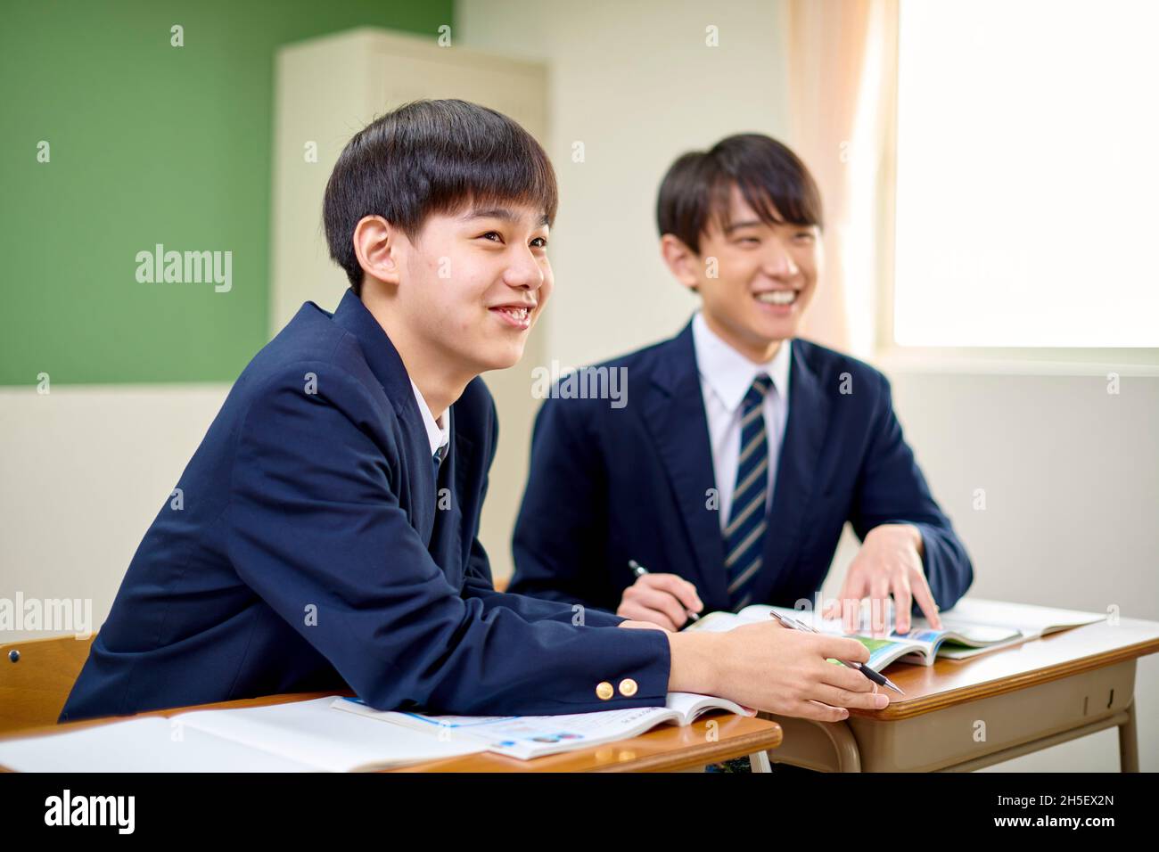 Japanese school students in the classroom Stock Photo - Alamy
