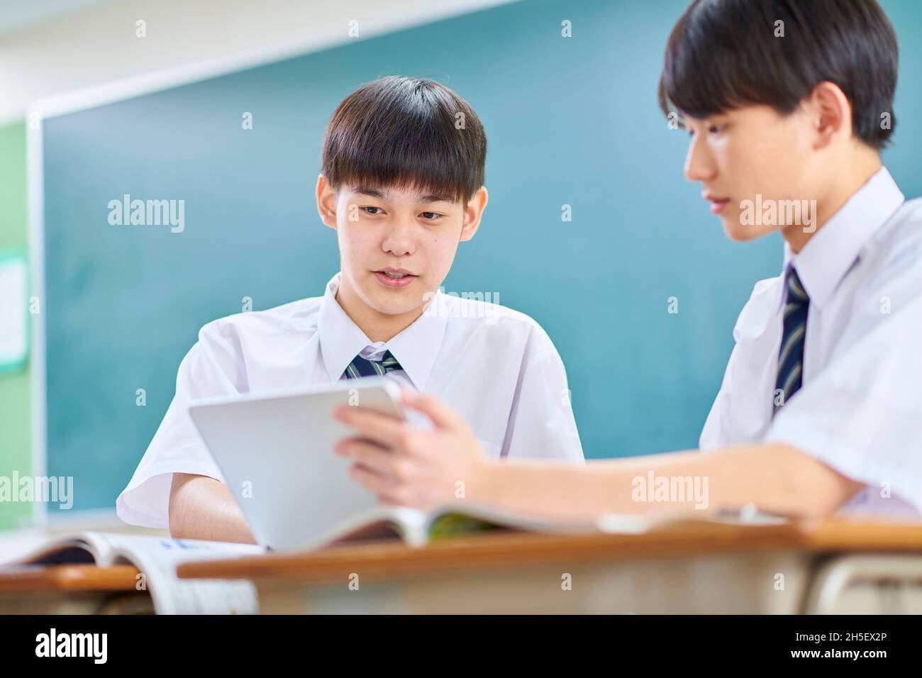 Japanese school students in the classroom Stock Photo - Alamy