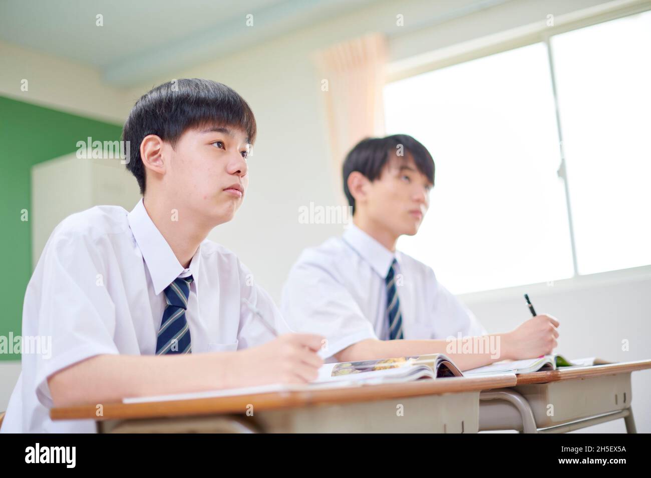 Japanese school students in the classroom Stock Photo - Alamy