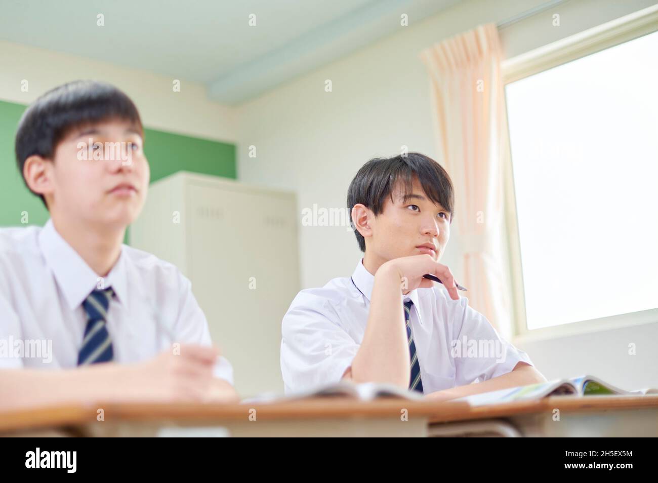 Japanese school students in the classroom Stock Photo - Alamy