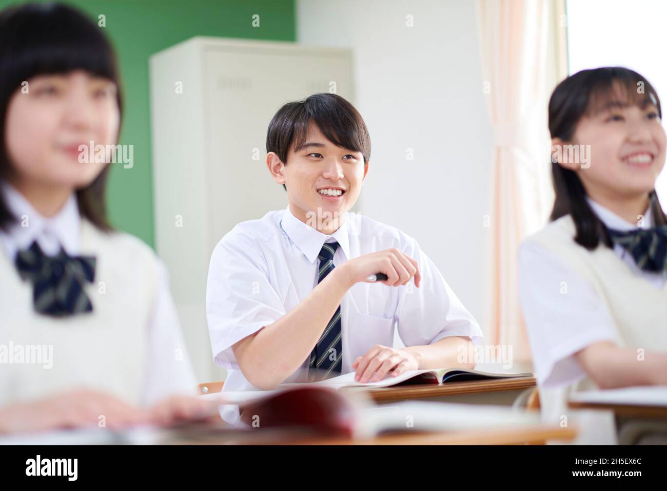 Japanese school students in the classroom Stock Photo - Alamy