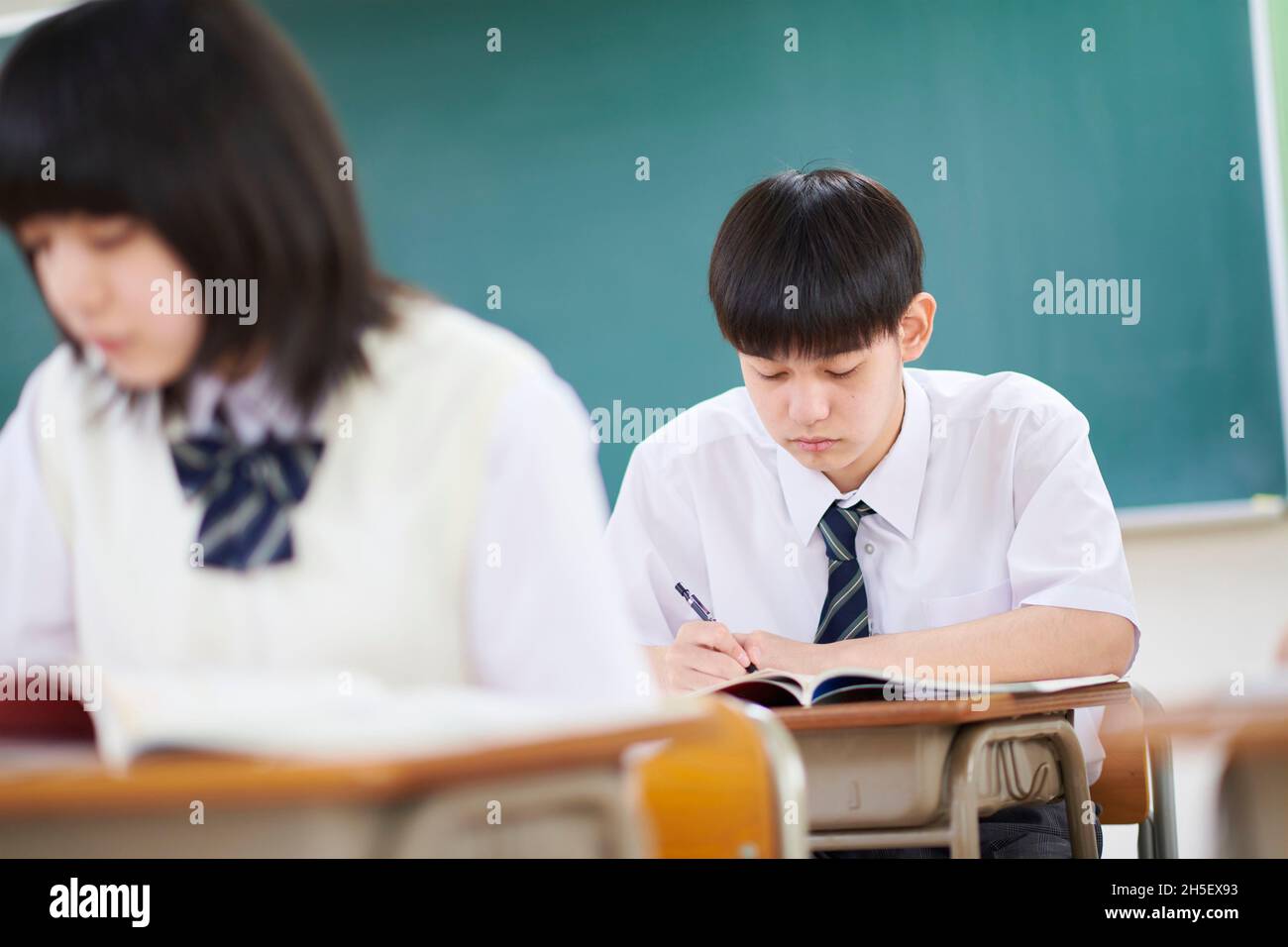 Japanese school students in the classroom Stock Photo - Alamy