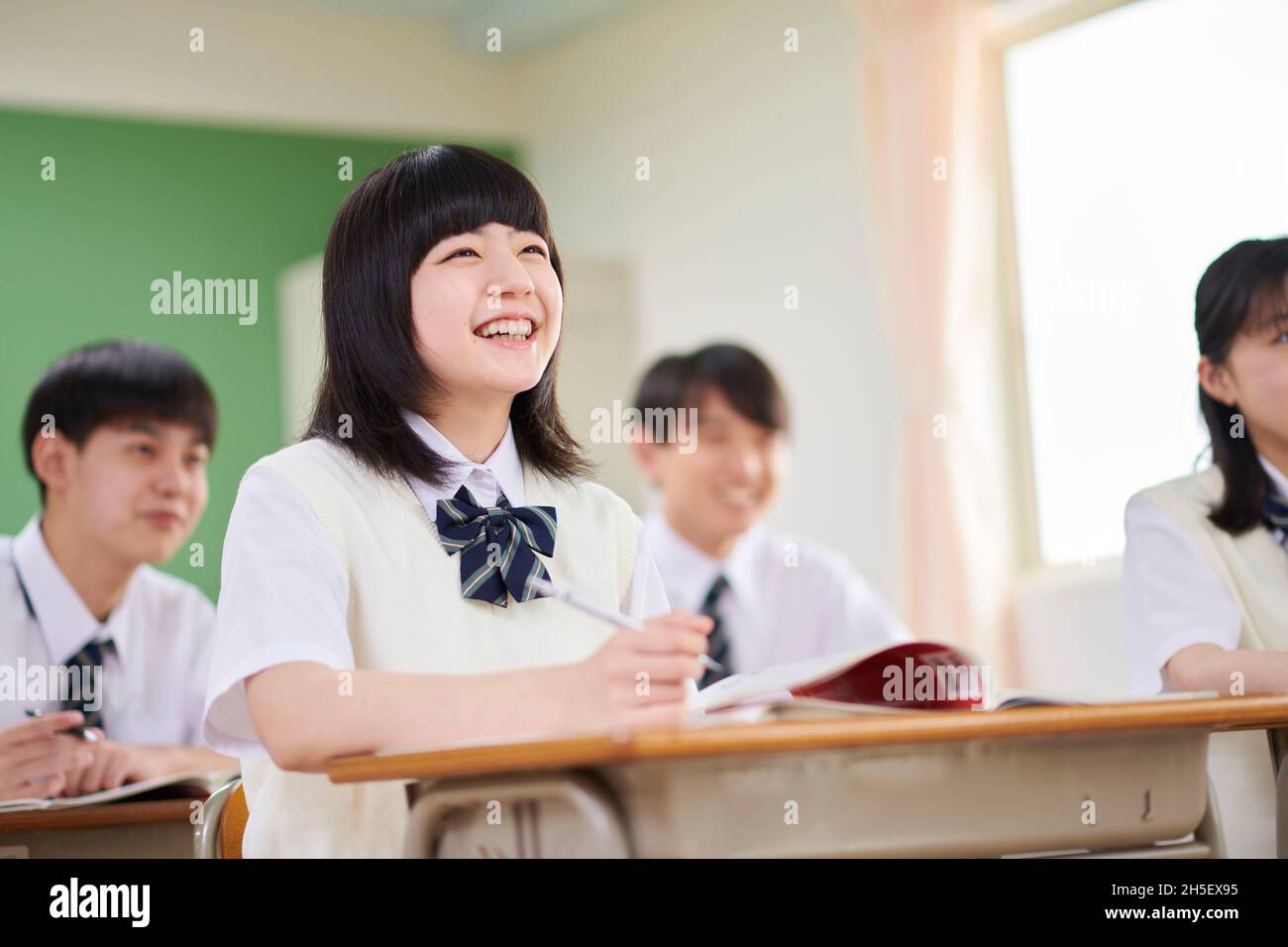 Japanese school students in the classroom Stock Photo - Alamy