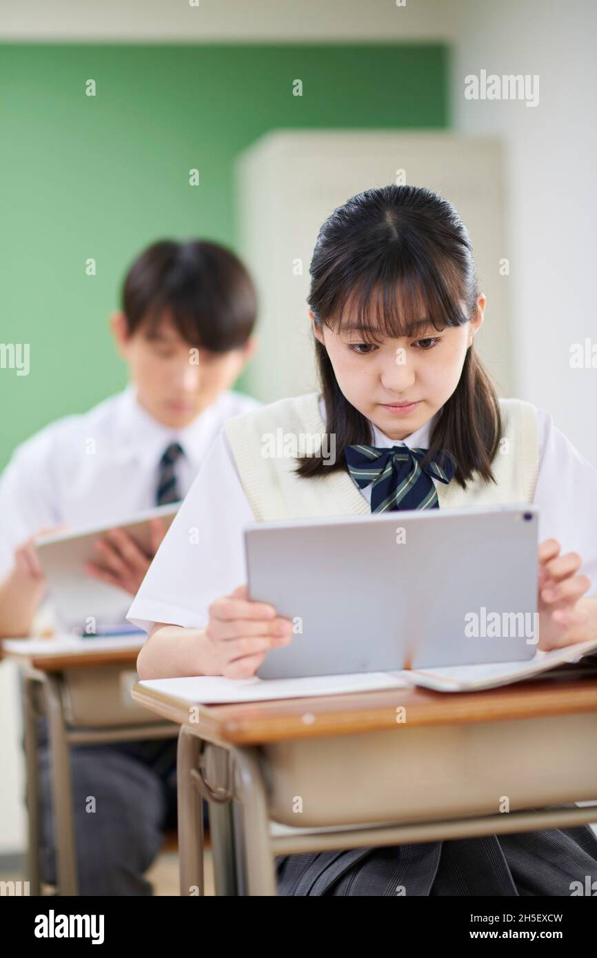 Japanese school students in the classroom Stock Photo - Alamy