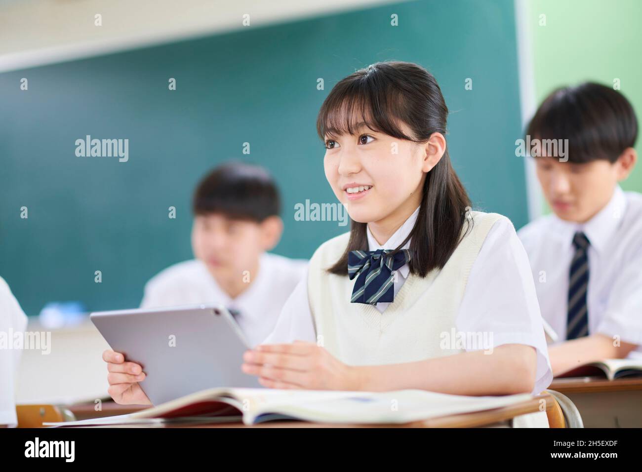 Japanese school students in the classroom Stock Photo - Alamy