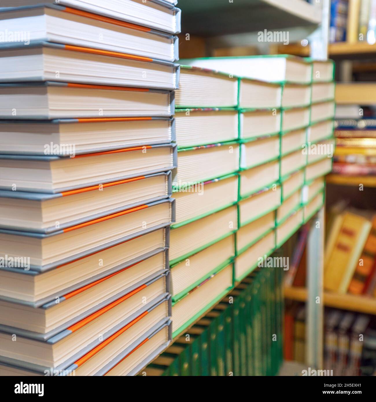 Encyclopedias in shelf hi-res stock photography and images - Alamy
