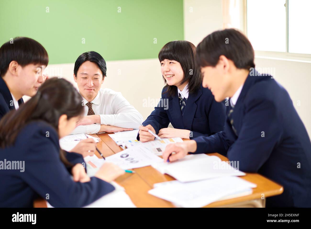 Japanese school students in the classroom Stock Photo - Alamy