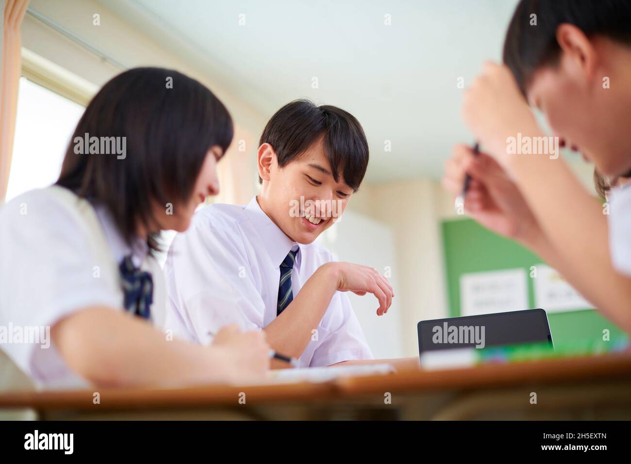 Japanese school students in the classroom Stock Photo - Alamy