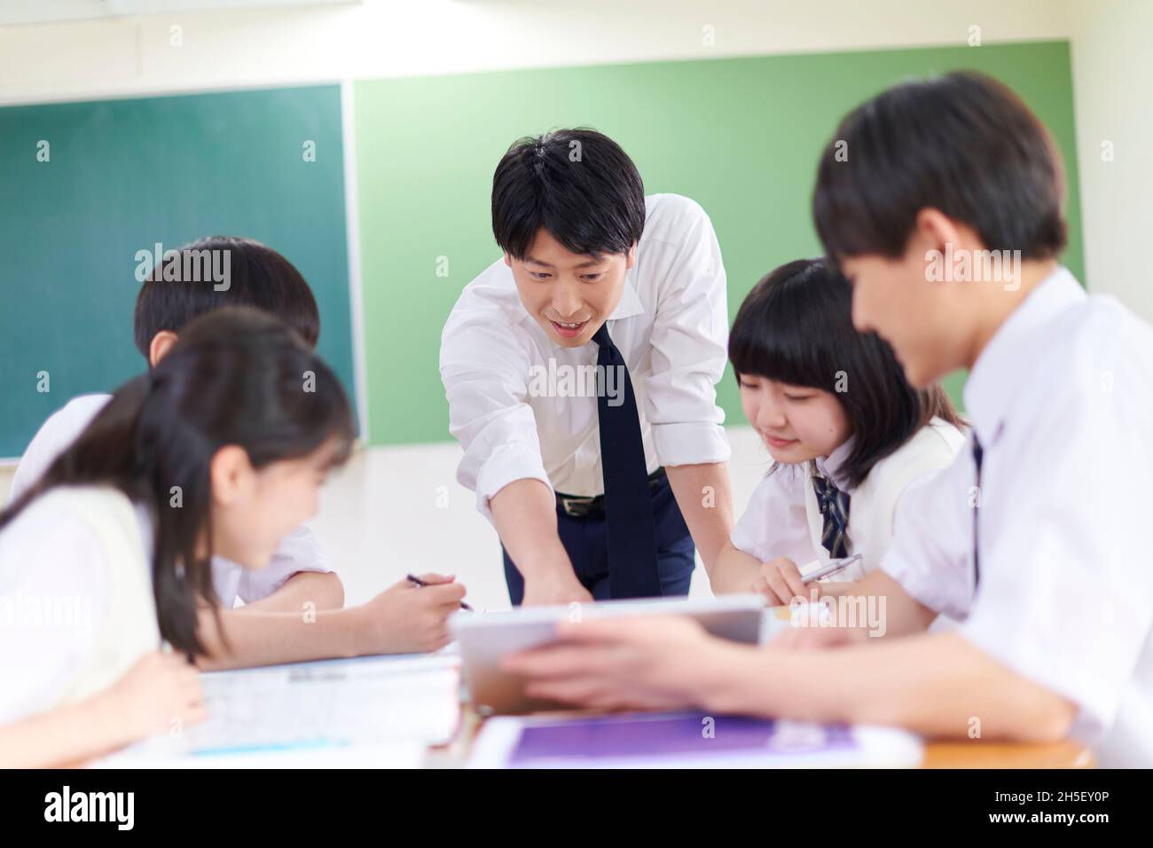 Japanese school students in the classroom Stock Photo - Alamy