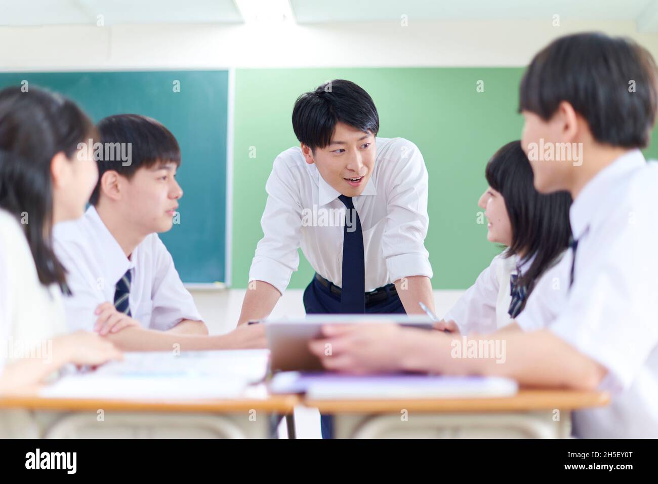 Japanese school students in the classroom Stock Photo - Alamy