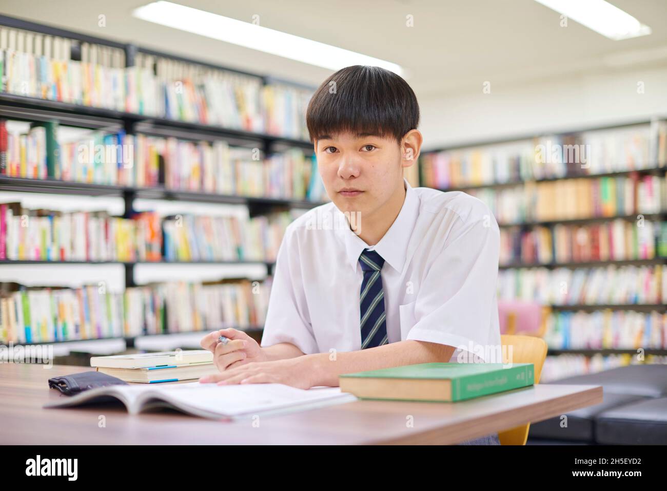Japanese school student in the library Stock Photo - Alamy