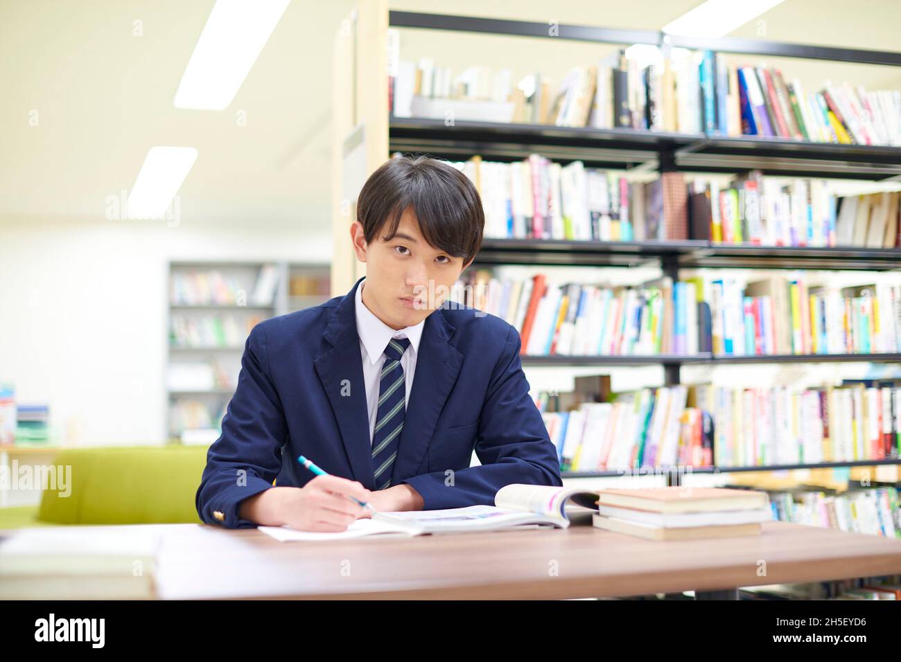 Japanese school student in the library Stock Photo - Alamy