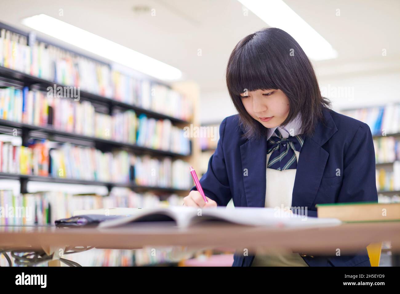 Japanese school student in the library Stock Photo - Alamy
