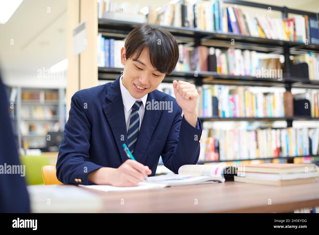 Japanese school student in the library Stock Photo - Alamy
