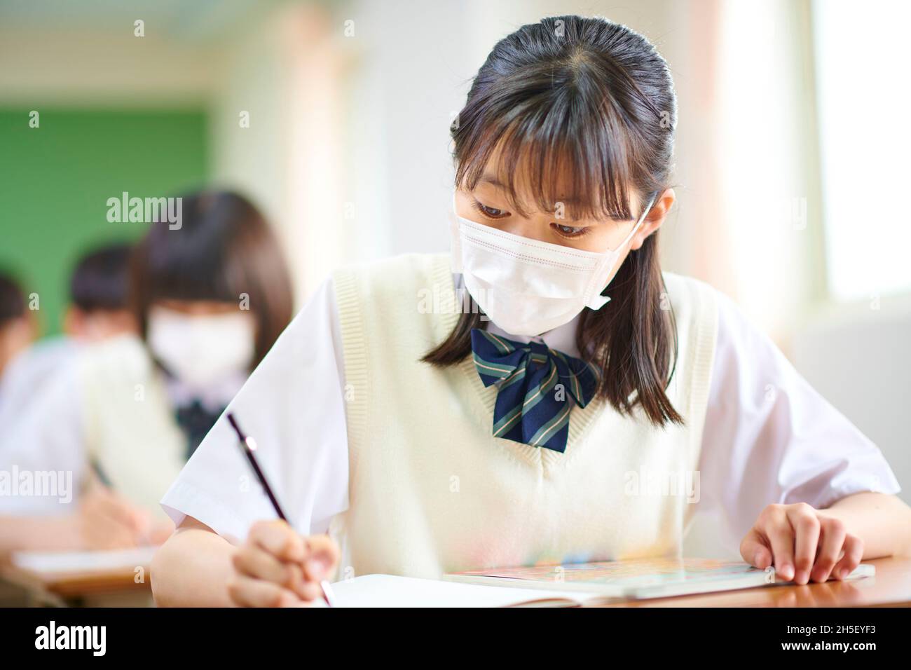 Japanese school students in the classroom Stock Photo - Alamy