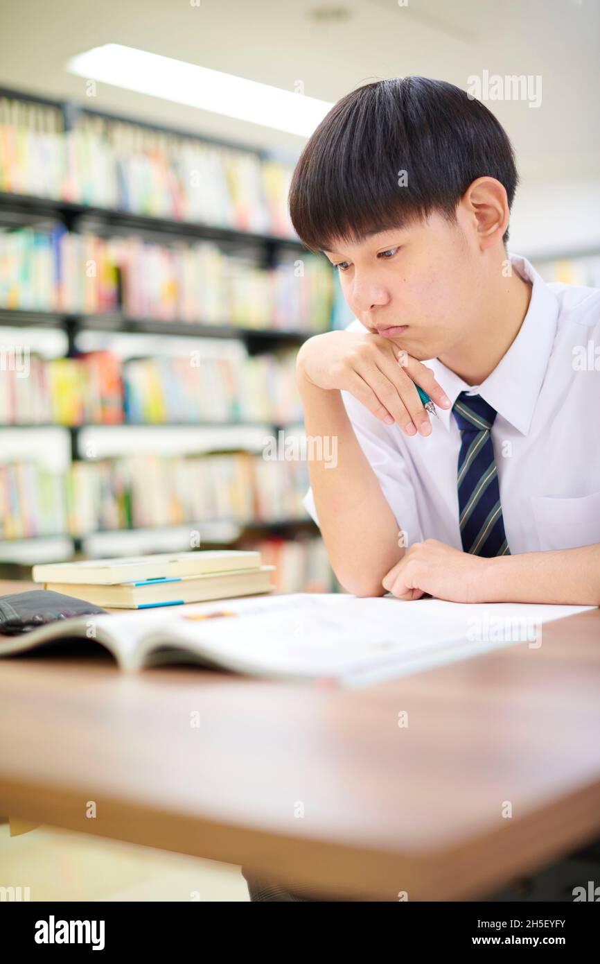 Japanese school student in the library Stock Photo - Alamy