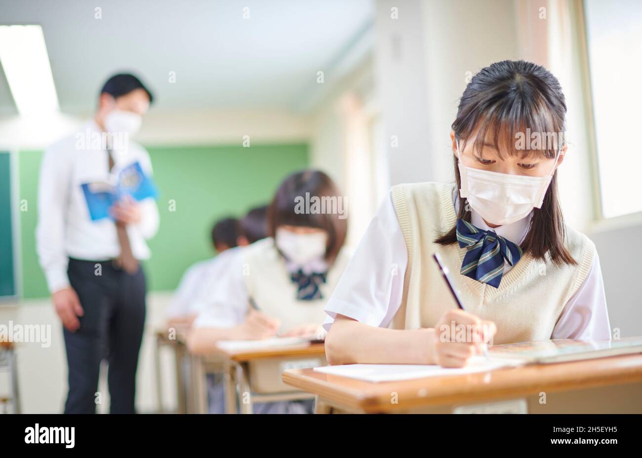 Japanese school students in the classroom Stock Photo - Alamy