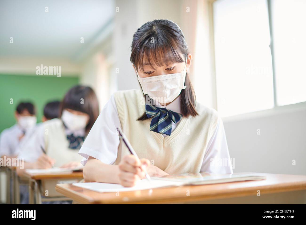 Japanese school students in the classroom Stock Photo - Alamy