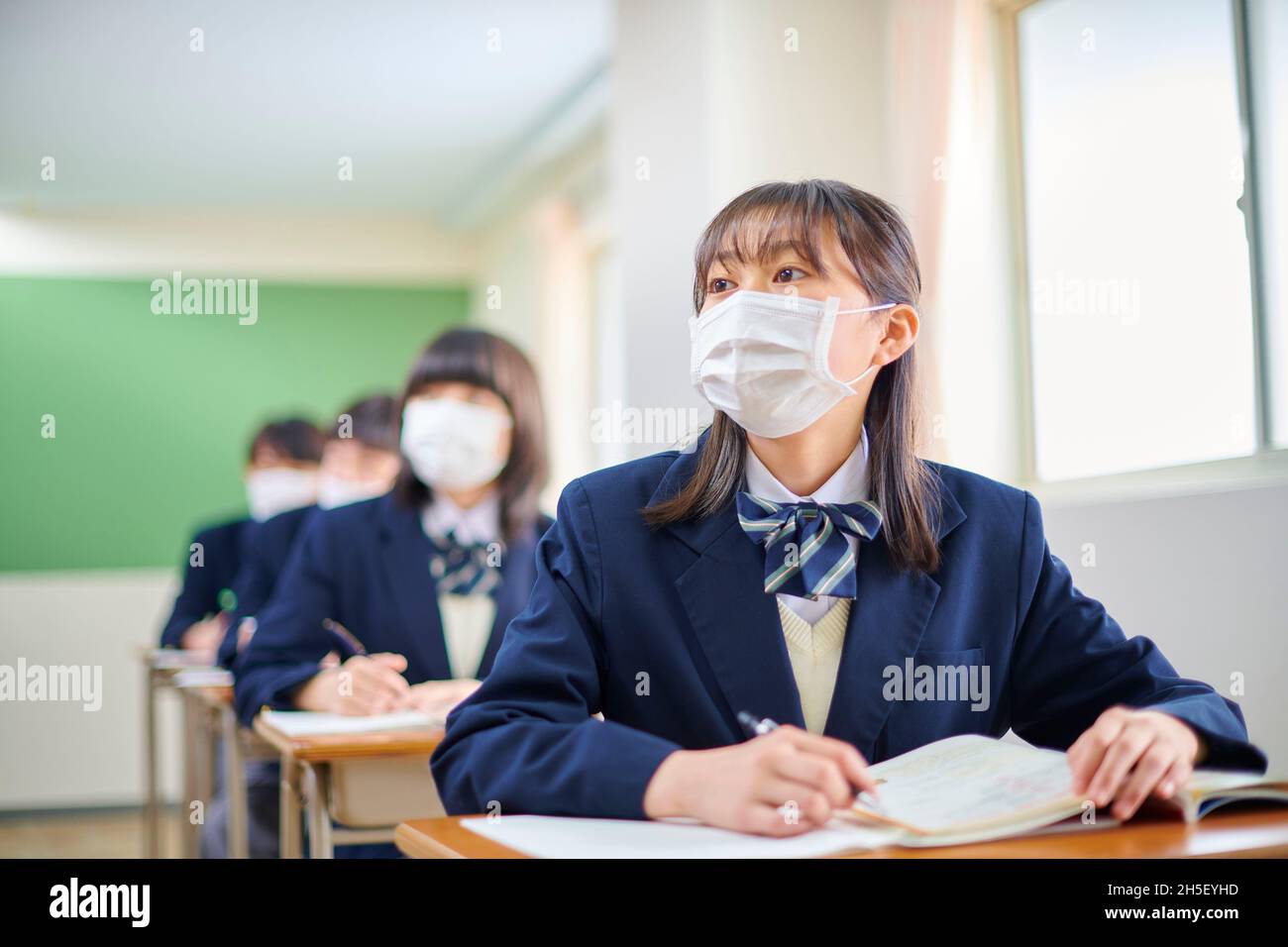 Japanese school students in the classroom Stock Photo - Alamy