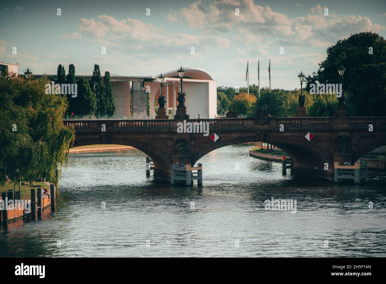 Bridge in front of government buildings Stock Photo - Alamy