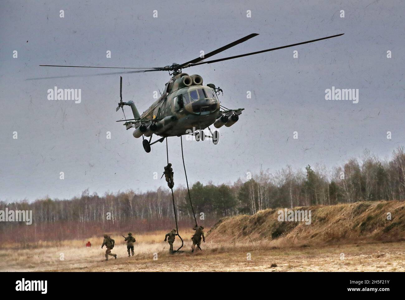 Fast rope hi-res stock photography and images - Alamy