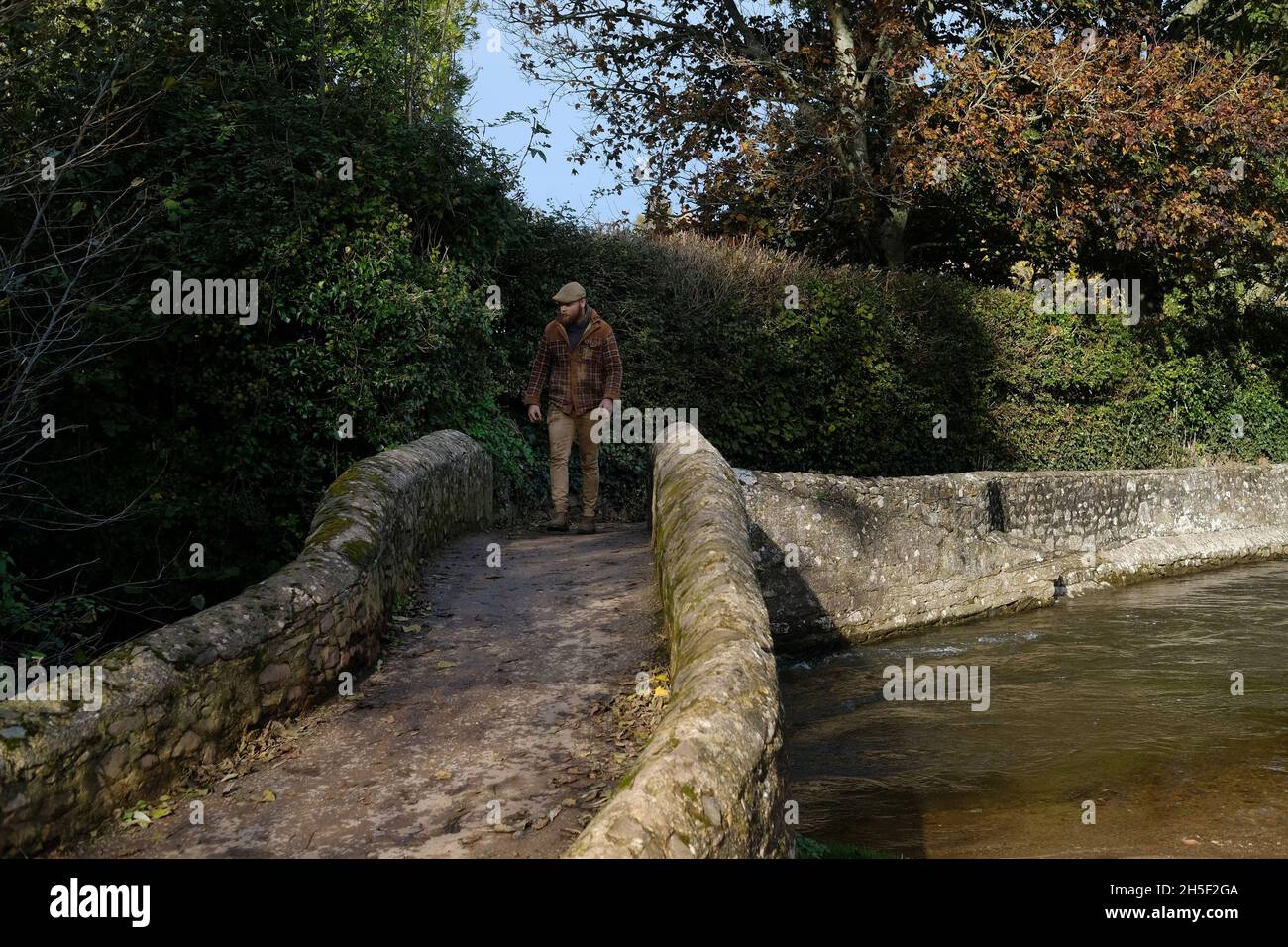 Medieval england scene hi-res stock photography and images - Alamy