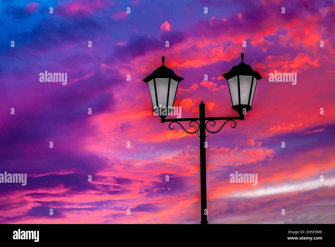 Unusual streetlight hi-res stock photography and images - Alamy