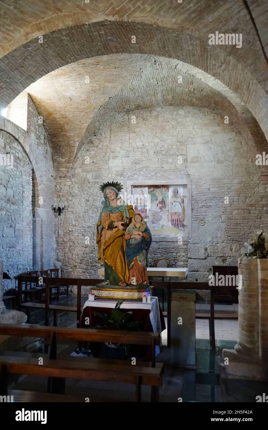 Chiesa di Sant'Anna dei Pompetti church, Statue, Teramo, Abruzzo, Italy ...