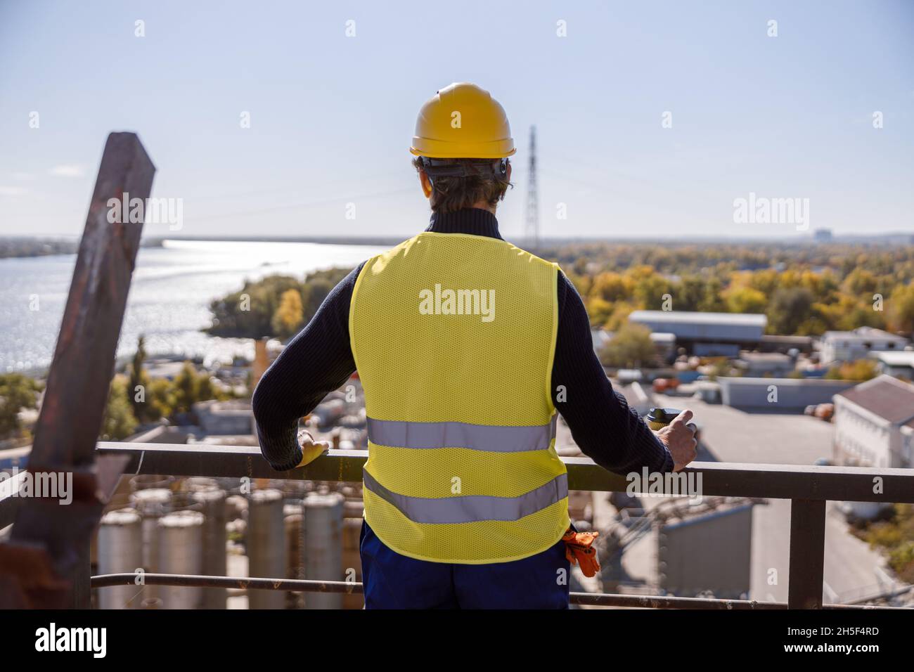 Back view male worker hi-res stock photography and images - Alamy