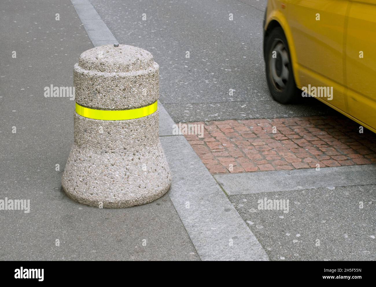 street bollard on sidewalk Stock Photo - Alamy
