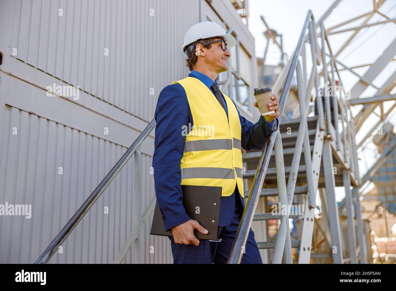 Paper cup factory worker hi-res stock photography and images - Alamy