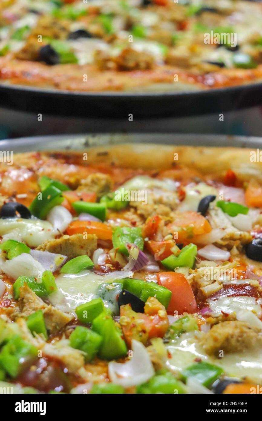 Vertical closeup chicken pizza hi-res stock photography and images - Alamy