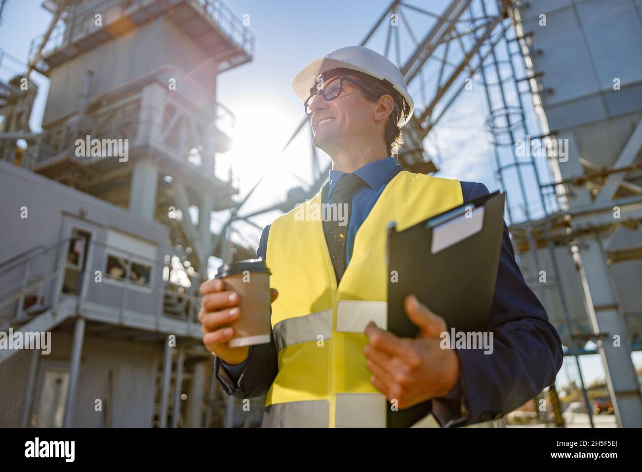 Paper cup factory worker hi-res stock photography and images - Alamy