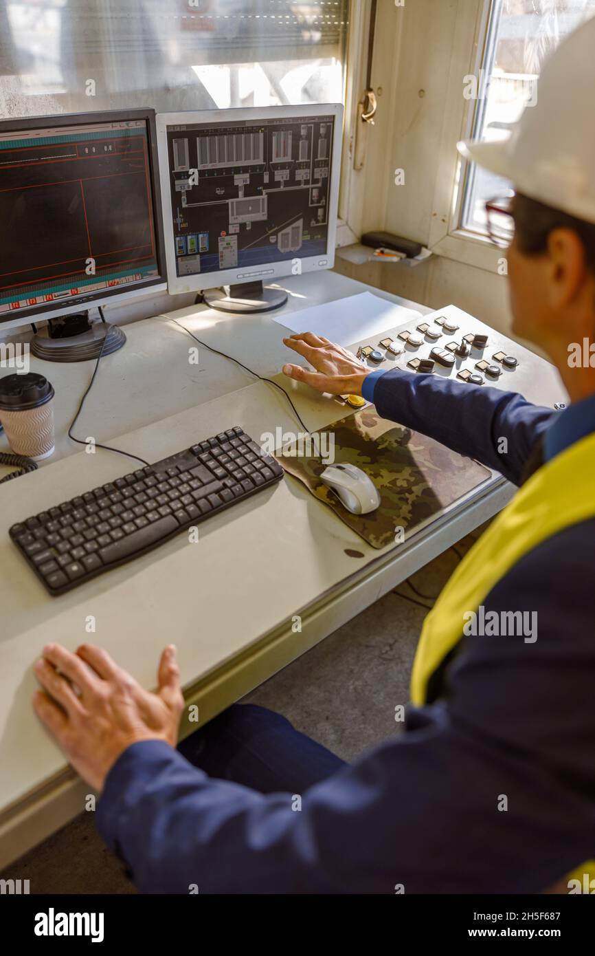 Male engineer using desktop computer at factory Stock Photo - Alamy