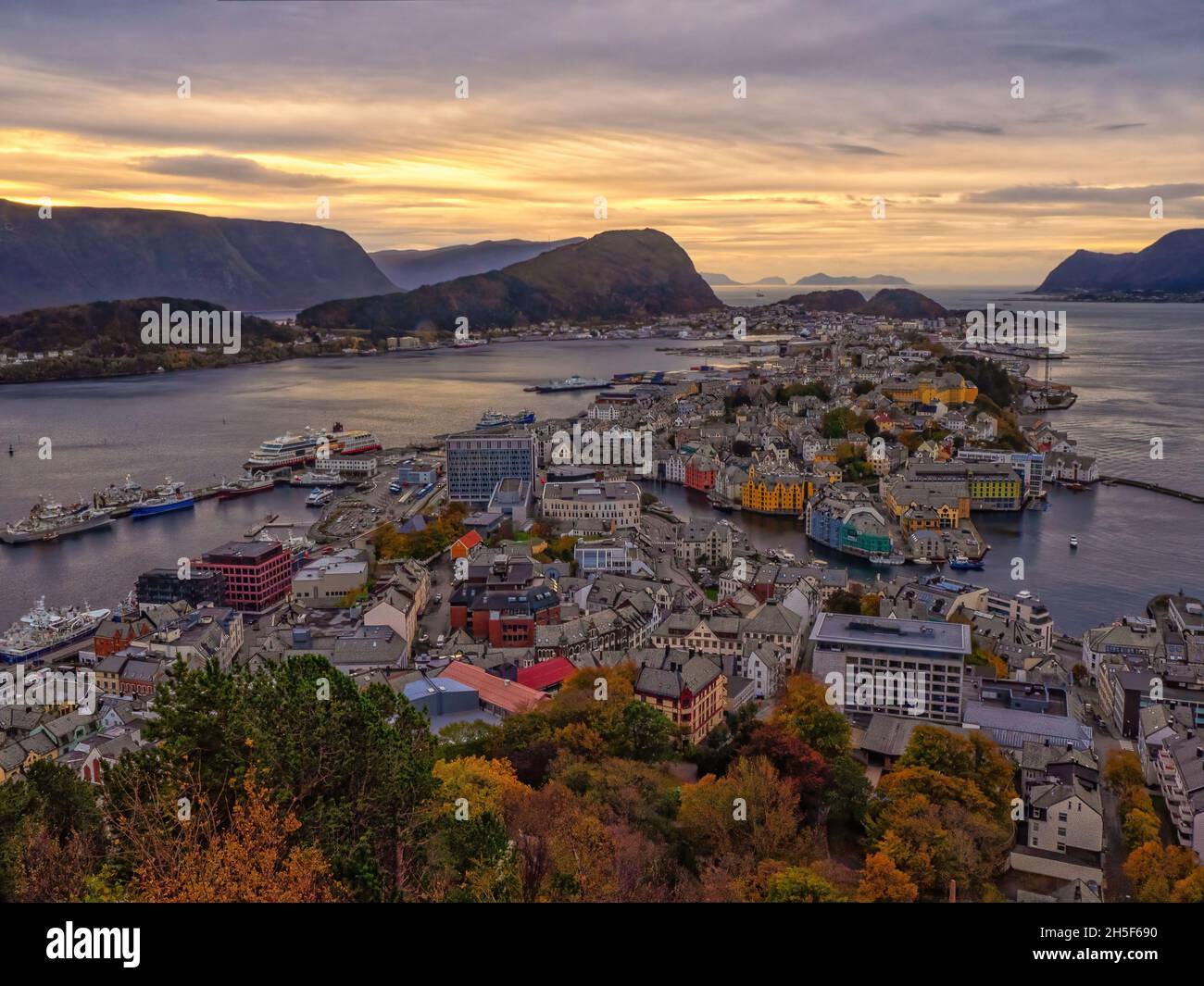 View over Alesund on an autumn evening from the Aksla viewpoint Stock ...