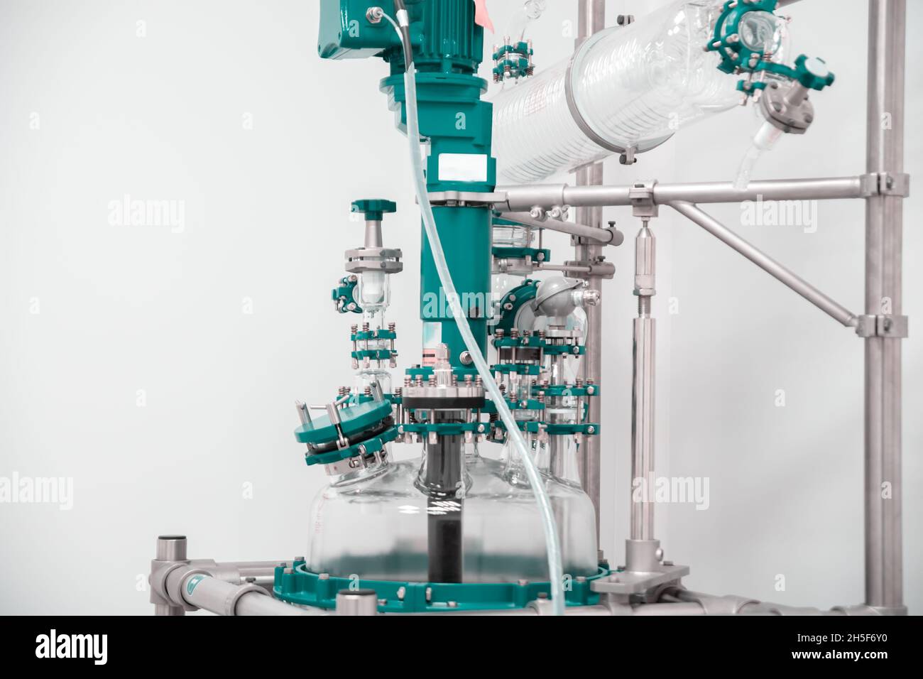 Small volume chemical reactor. Multitask pilot reactor for semi ...