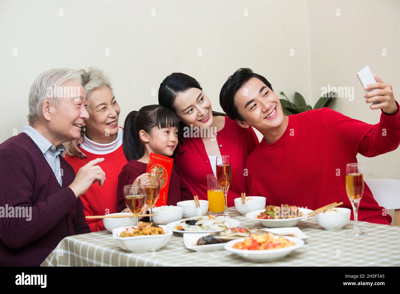Chinese family eating together hi-res stock photography and images - Alamy