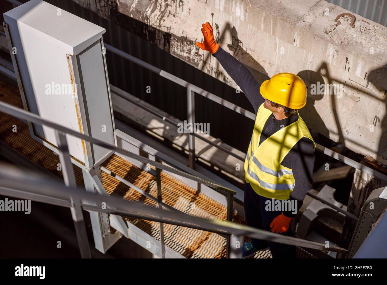 Engineer bridge construction hi-res stock photography and images - Alamy