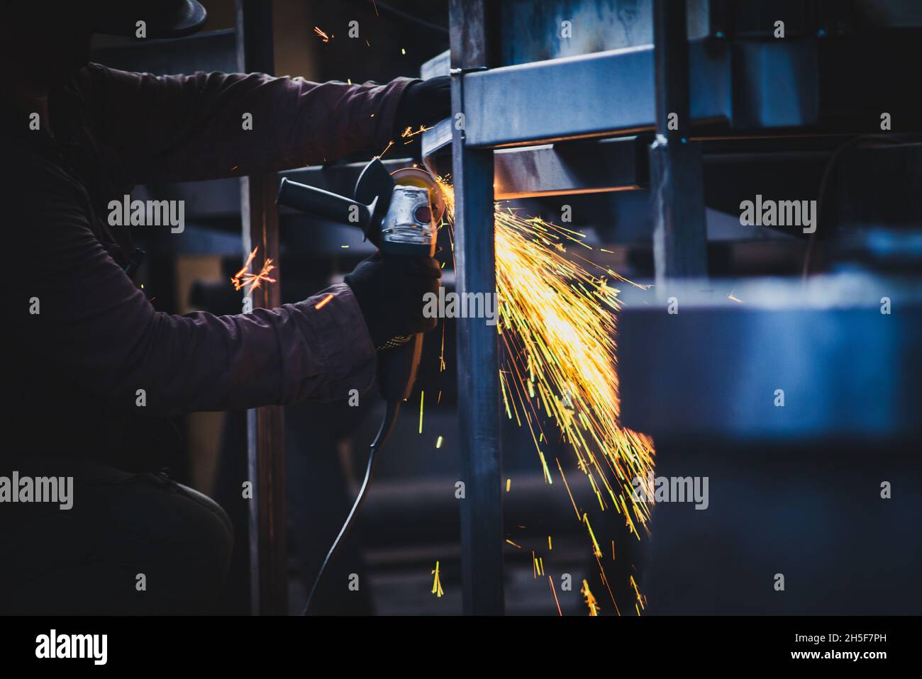 Circular saw work sparks fly hi-res stock photography and images - Alamy