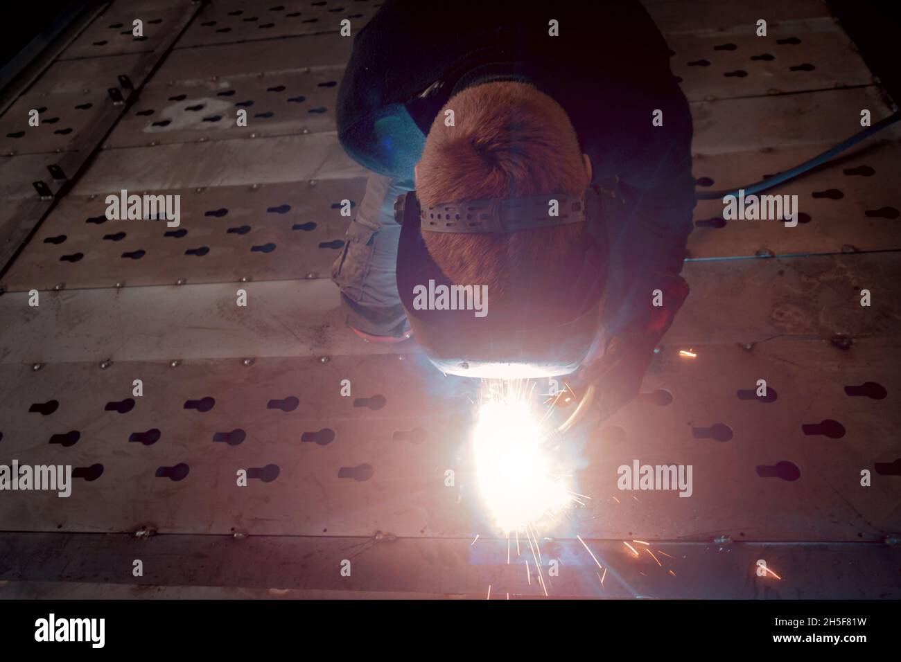 Welder working auto workshop hi-res stock photography and images - Alamy