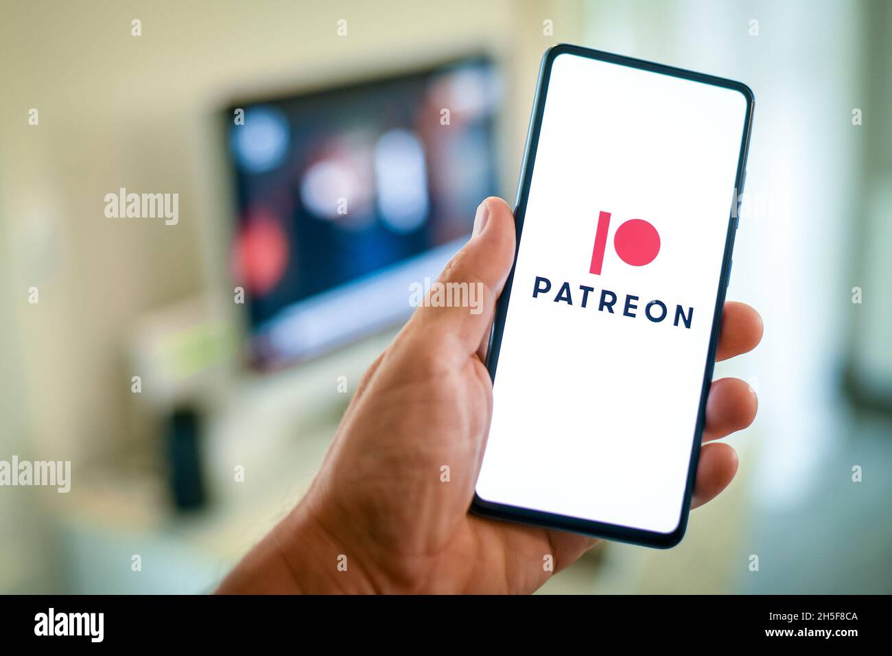 Patreon logo hi-res stock photography and images - Alamy