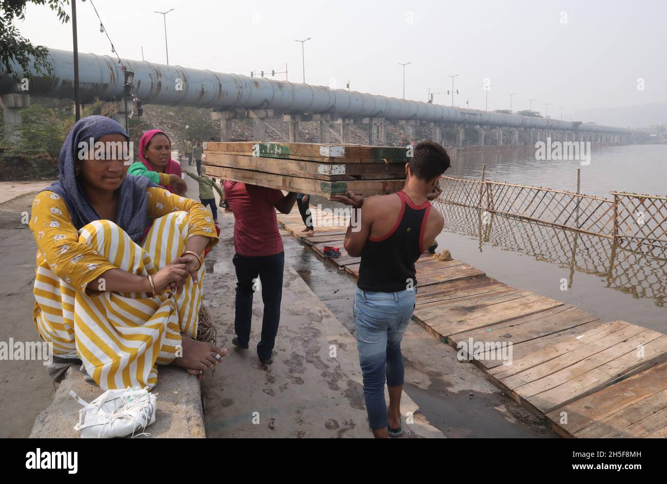 Chhath ghats hi-res stock photography and images - Alamy