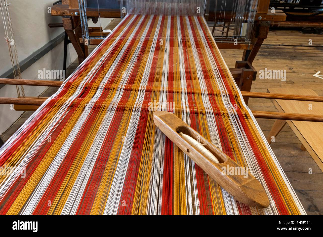 Weaving machines hi-res stock photography and images - Alamy