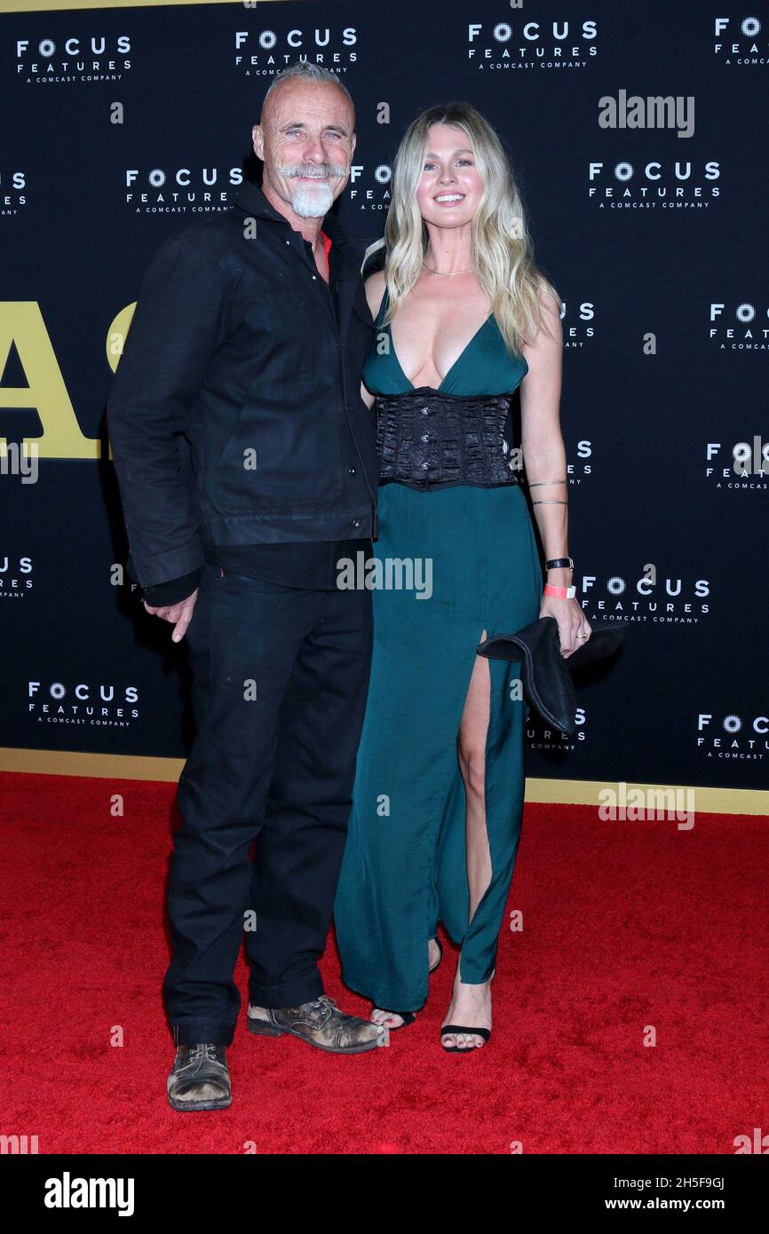 Timothy v murphy and caitlin manley hi-res stock photography and images ...