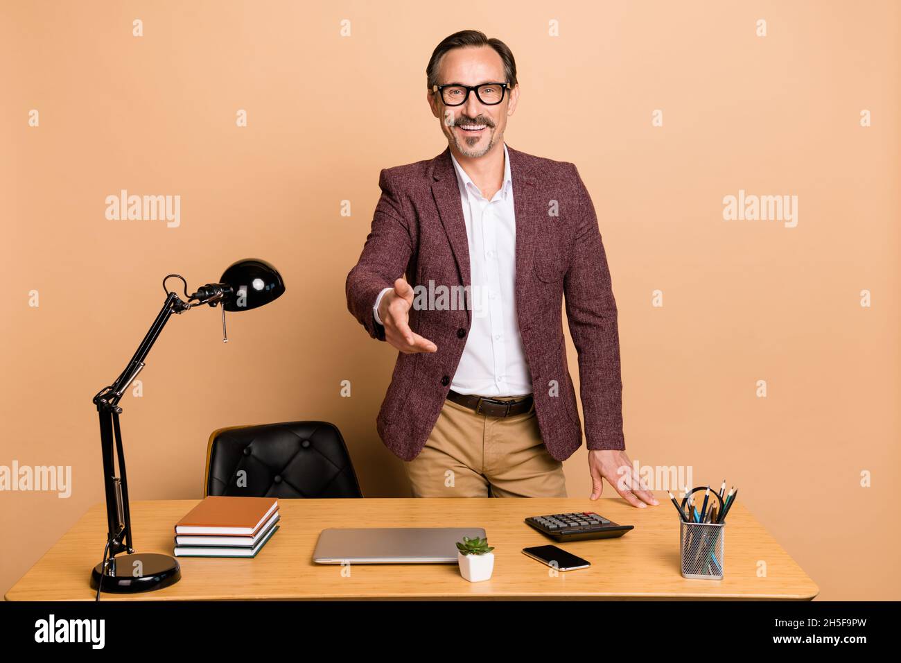 Portrait of attractive cheerful man hr expert hiring vacancy giving ...